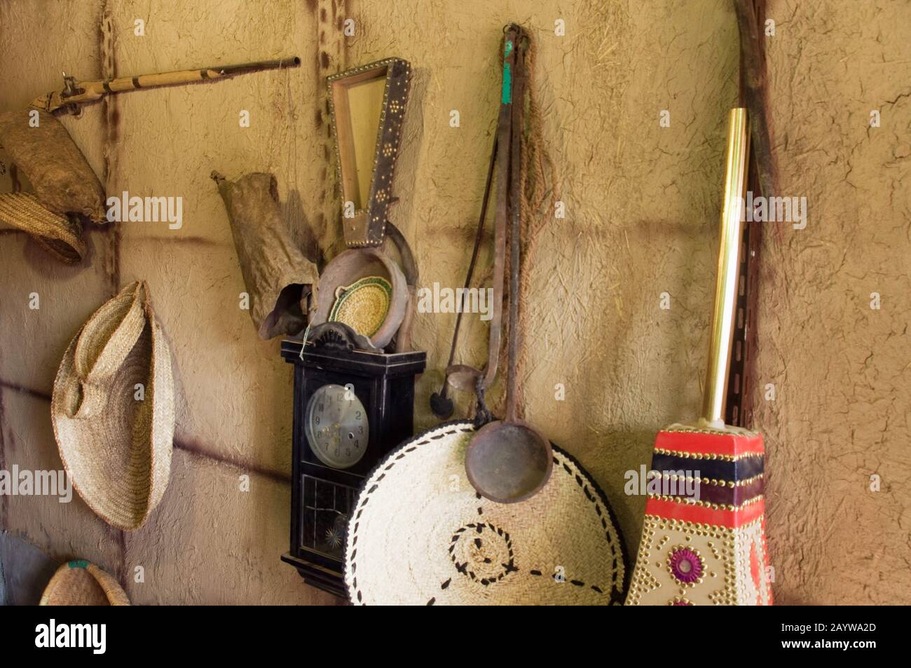 Saudi arabian antiques hi-res stock photography and images - Alamy
