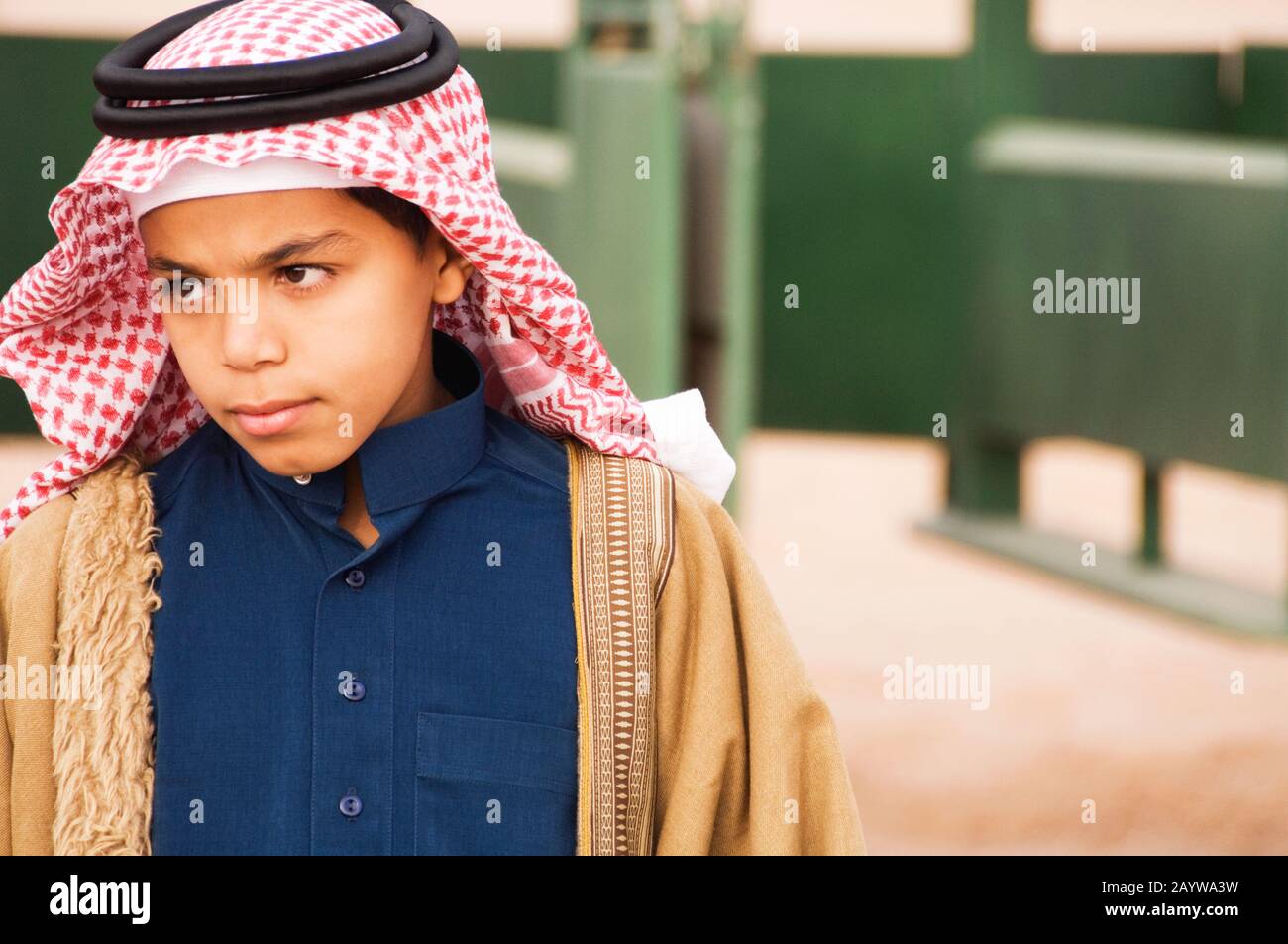 Saudi traditional dress boy hi-res stock photography and images - Alamy