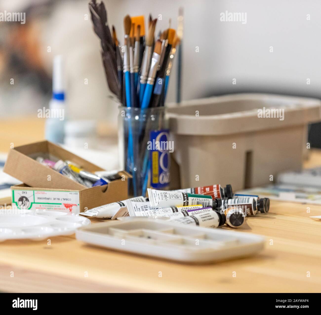 Professional watercolour artist Jo Scott Art at work in her Forest of ...