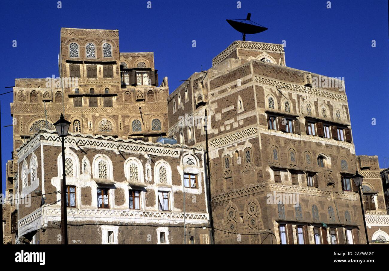 Low side angle view hi-res stock photography and images - Alamy