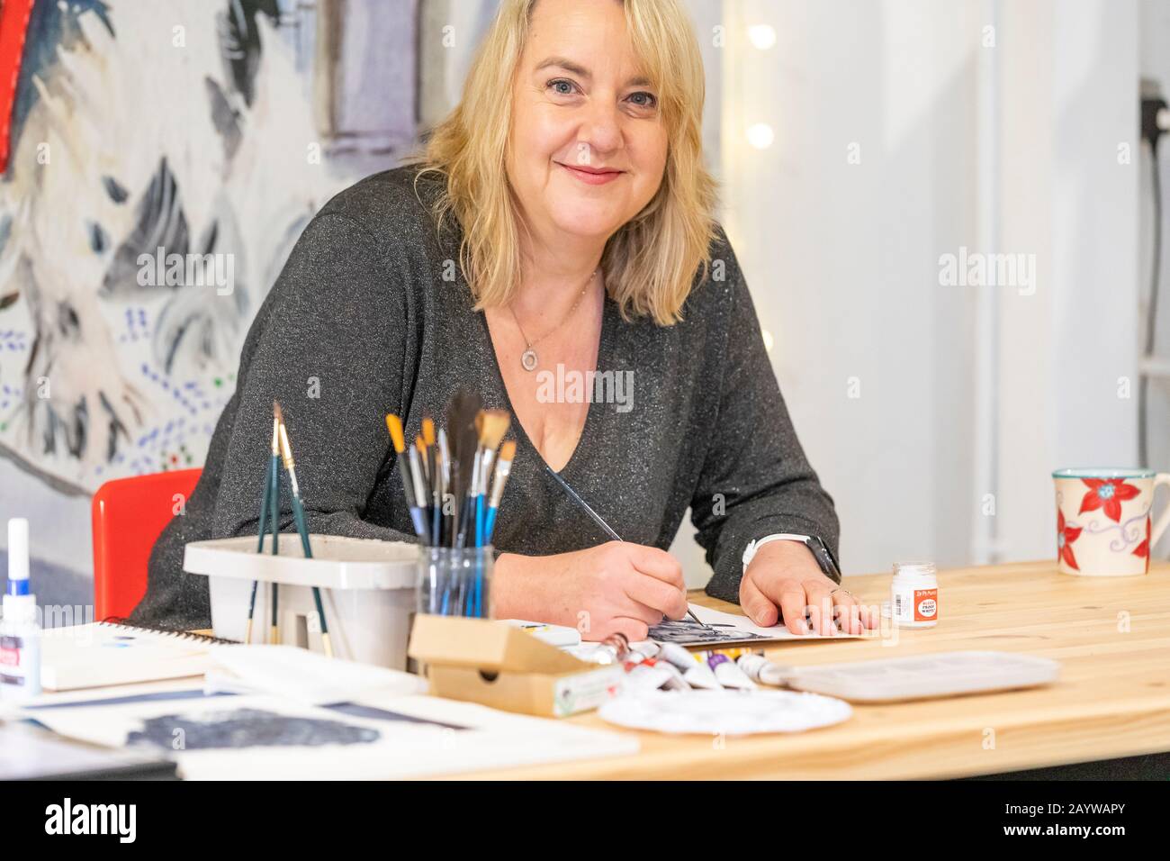 Professional watercolour artist Jo Scott Art at work in her Forest of ...