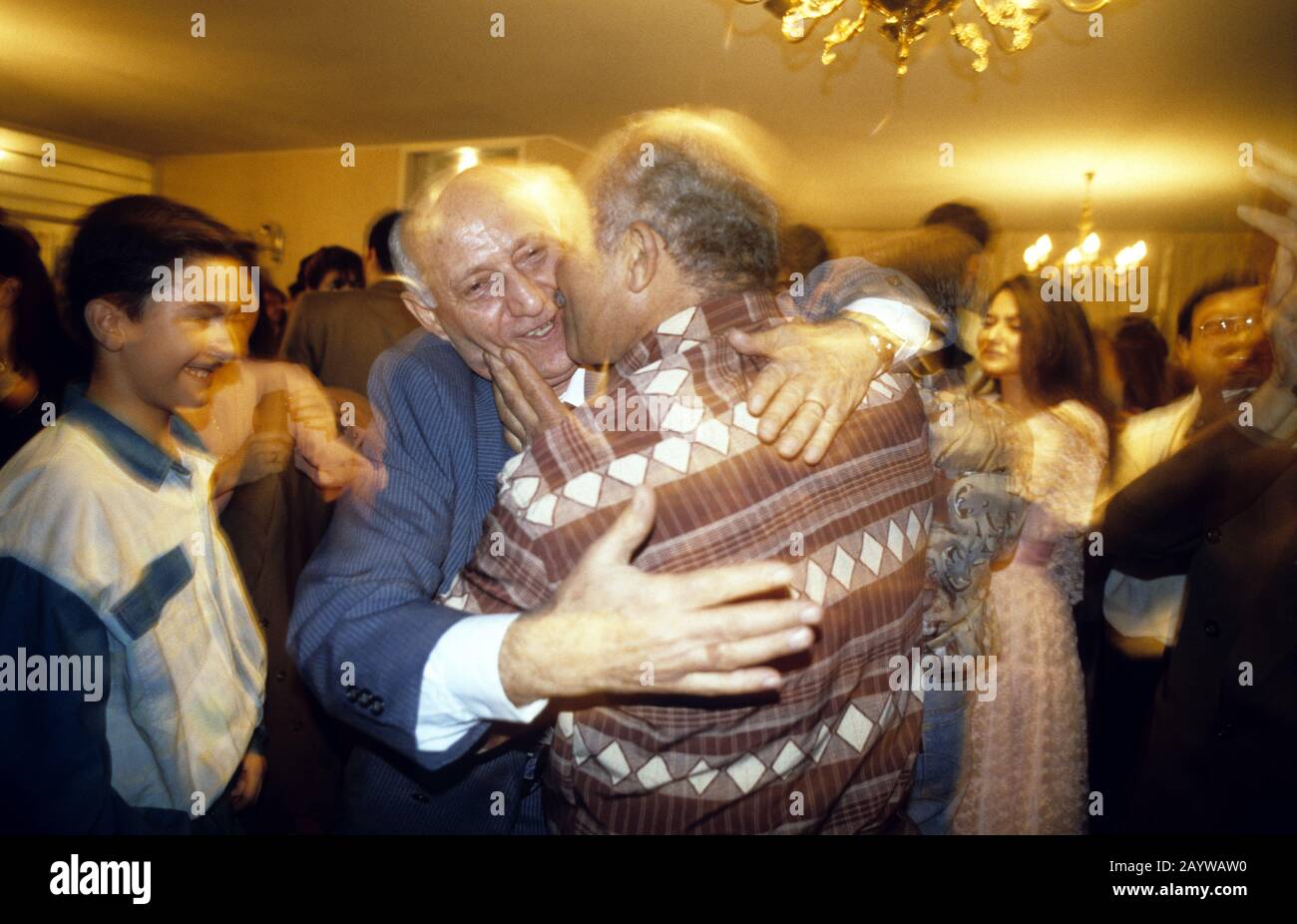 Iranian men kiss hi-res stock photography and images - Alamy