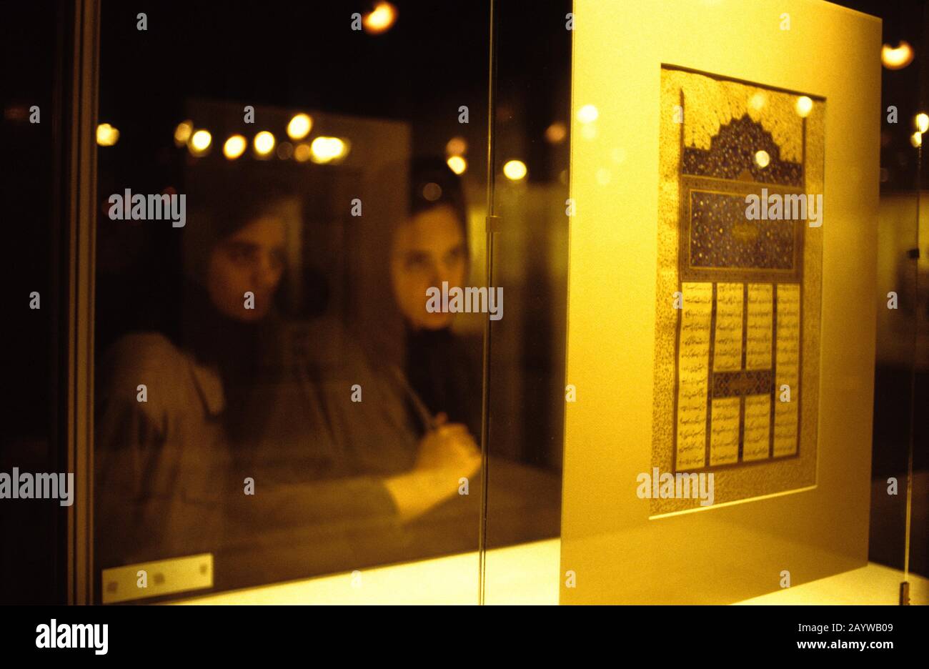 Veil frames hi-res stock photography and images - Alamy