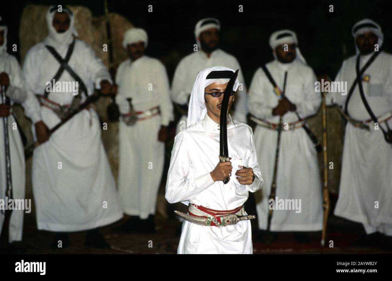 Sword dance saudi hi-res stock photography and images - Alamy