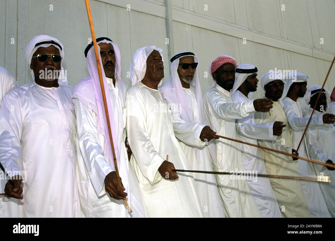 United arab emirates men dance hi-res stock photography and images - Alamy