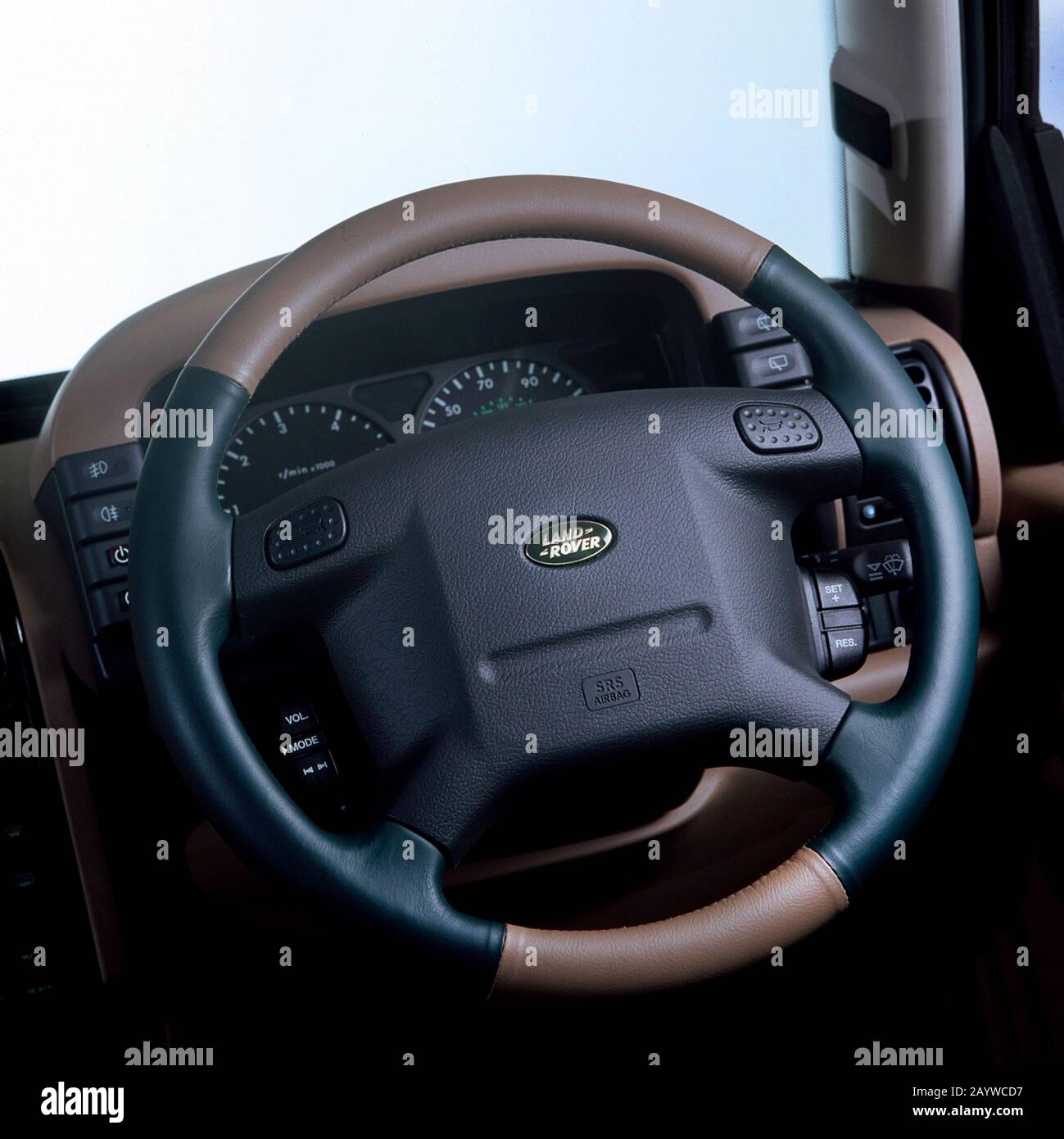 2001 land rover discovery autobiography hi-res stock photography and ...