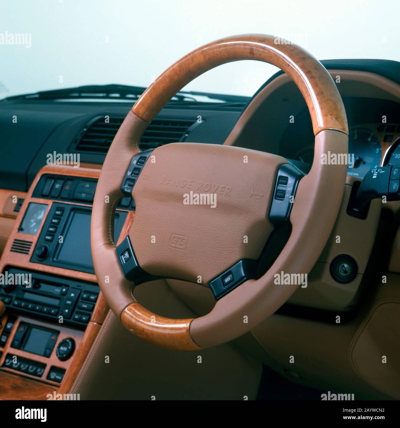2001 Range Rover Autobiography interior Stock Photo - Alamy