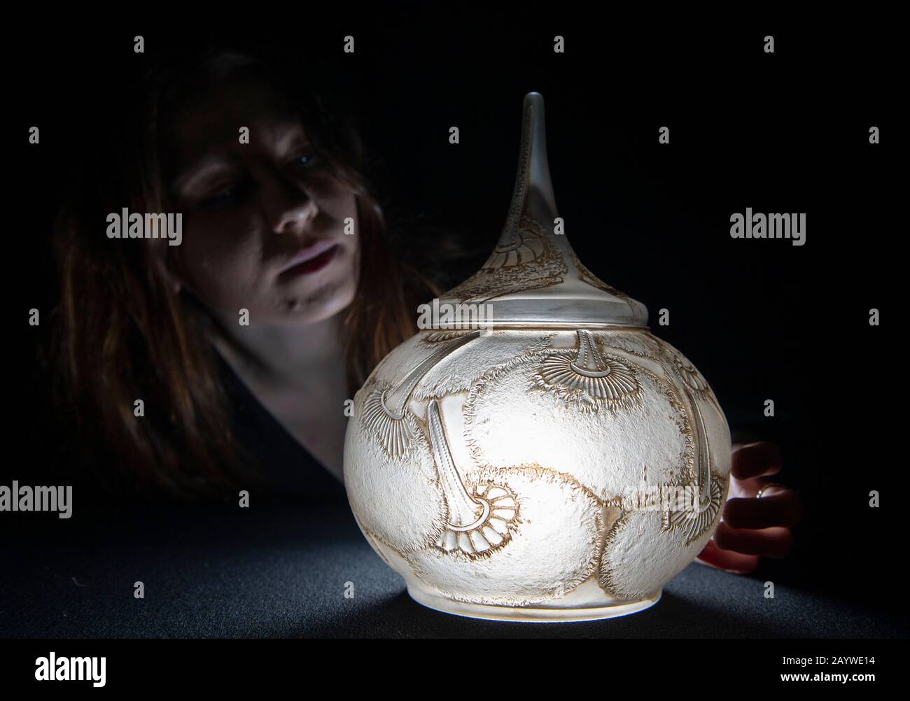 Rare pre war du barry box hi-res stock photography and images - Alamy