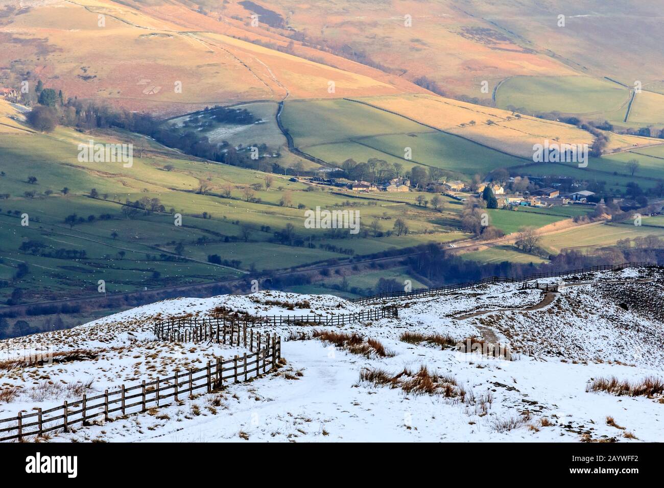 vale of edale peak district national park derbyshire uk gb Stock Photo ...