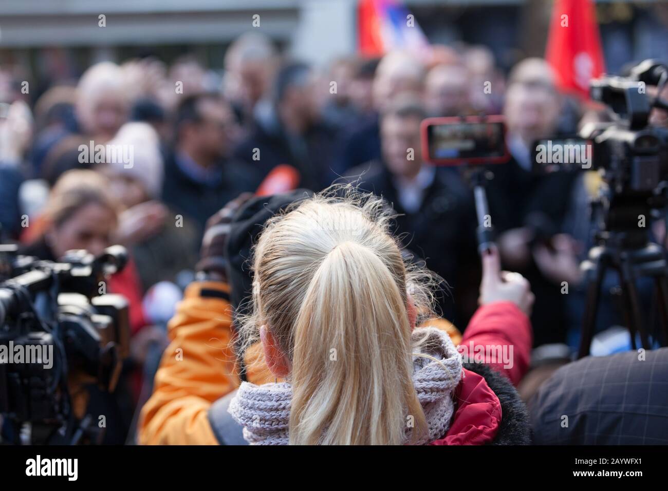 Filming phone news hi-res stock photography and images - Alamy