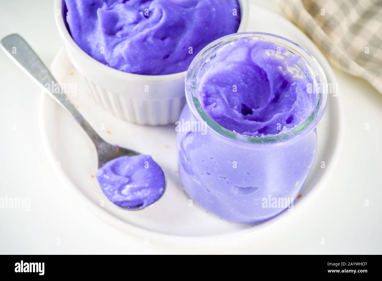 Halayang ube hi-res stock photography and images - Alamy