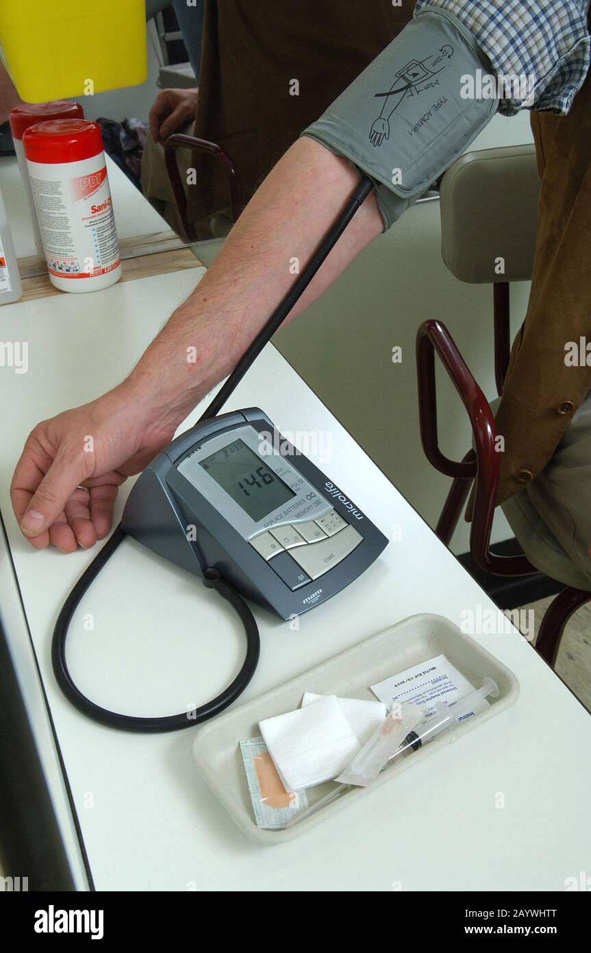 Digital Blood Pressure Machine Stock Photo - Alamy