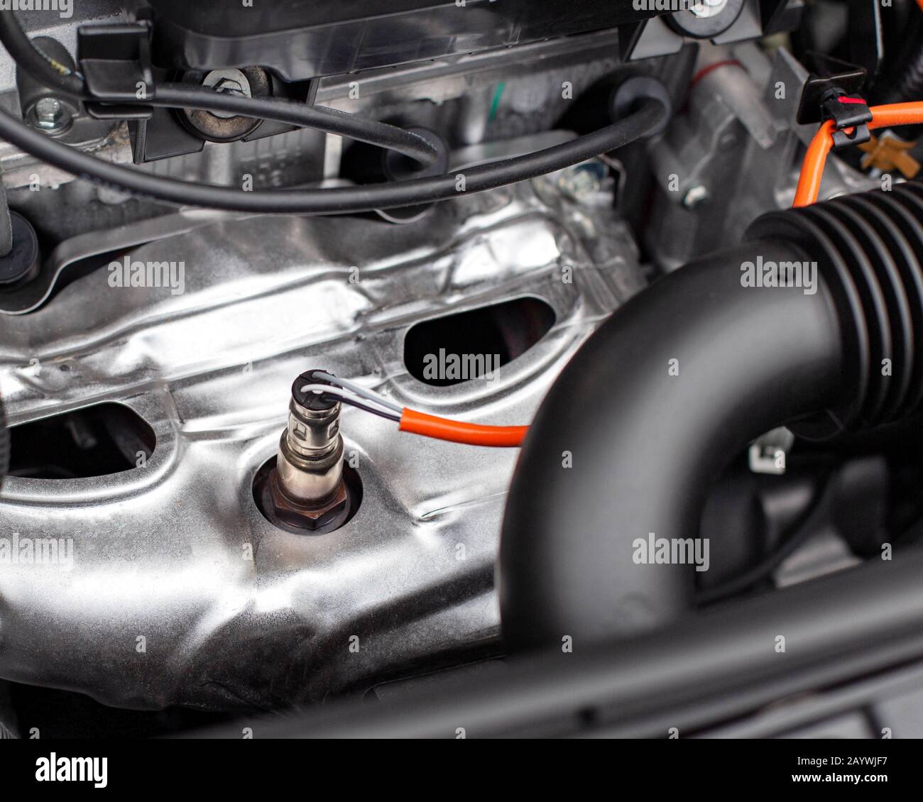 Sensor lambda probe in an internal combustion engine in the engine ...