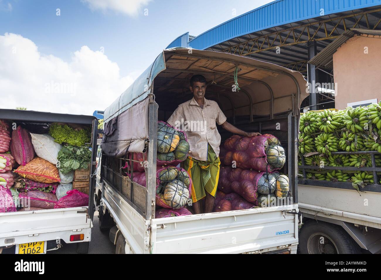 Sri lankan lorry hi-res stock photography and images - Alamy