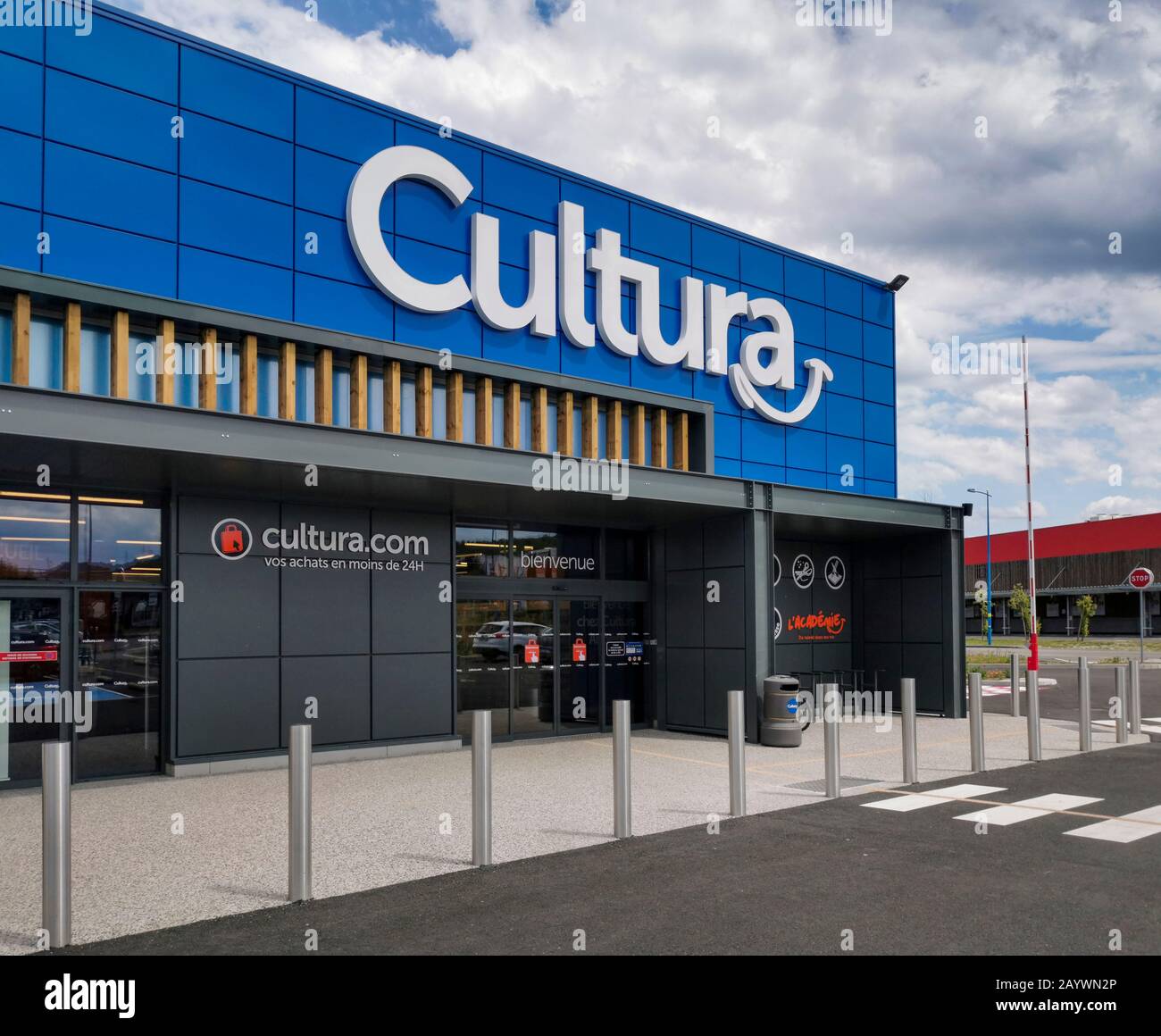 Cultura Shop Sign High Resolution Stock Photography and Images - Alamy