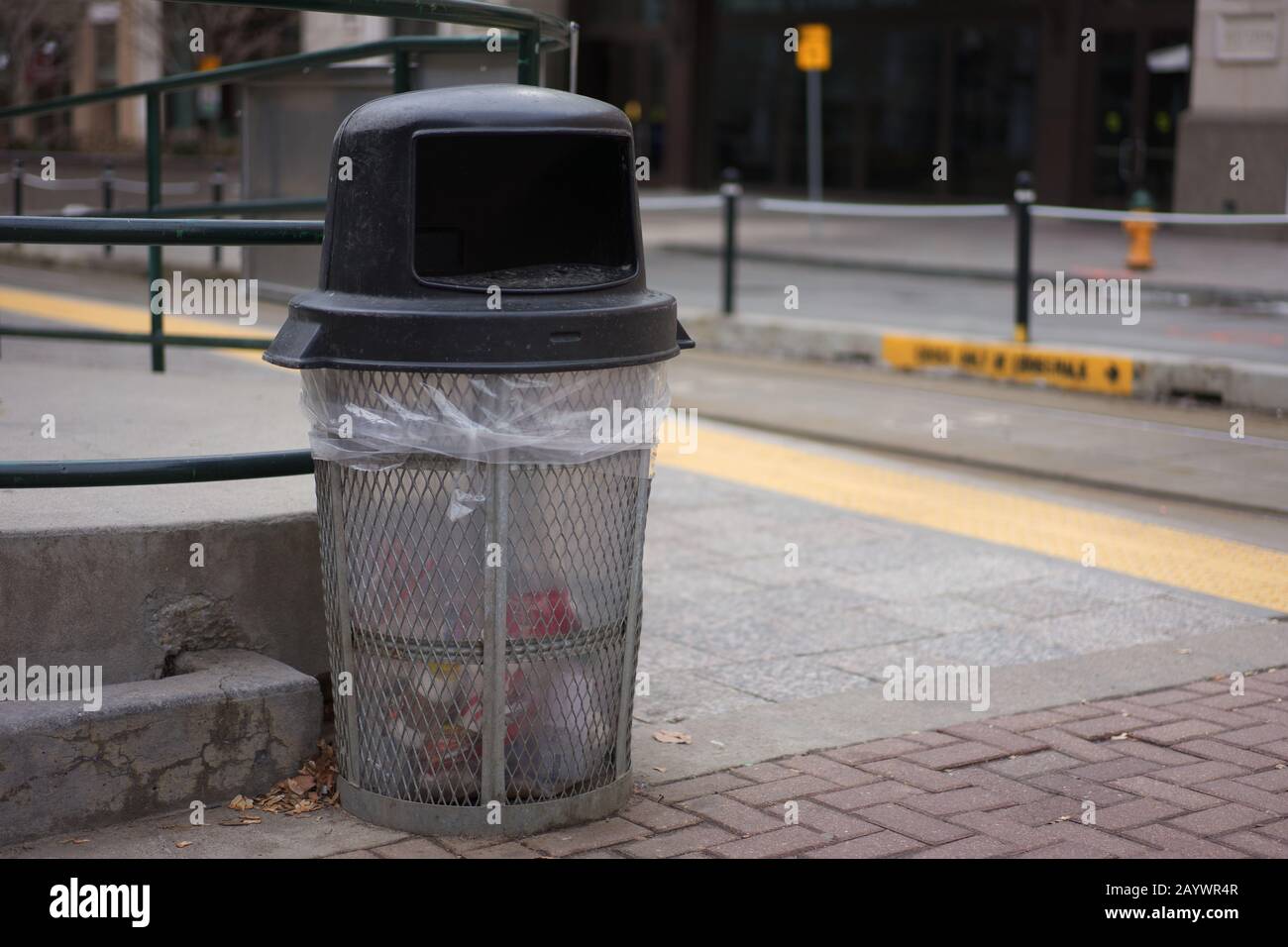 City garbage hi-res stock photography and images - Alamy