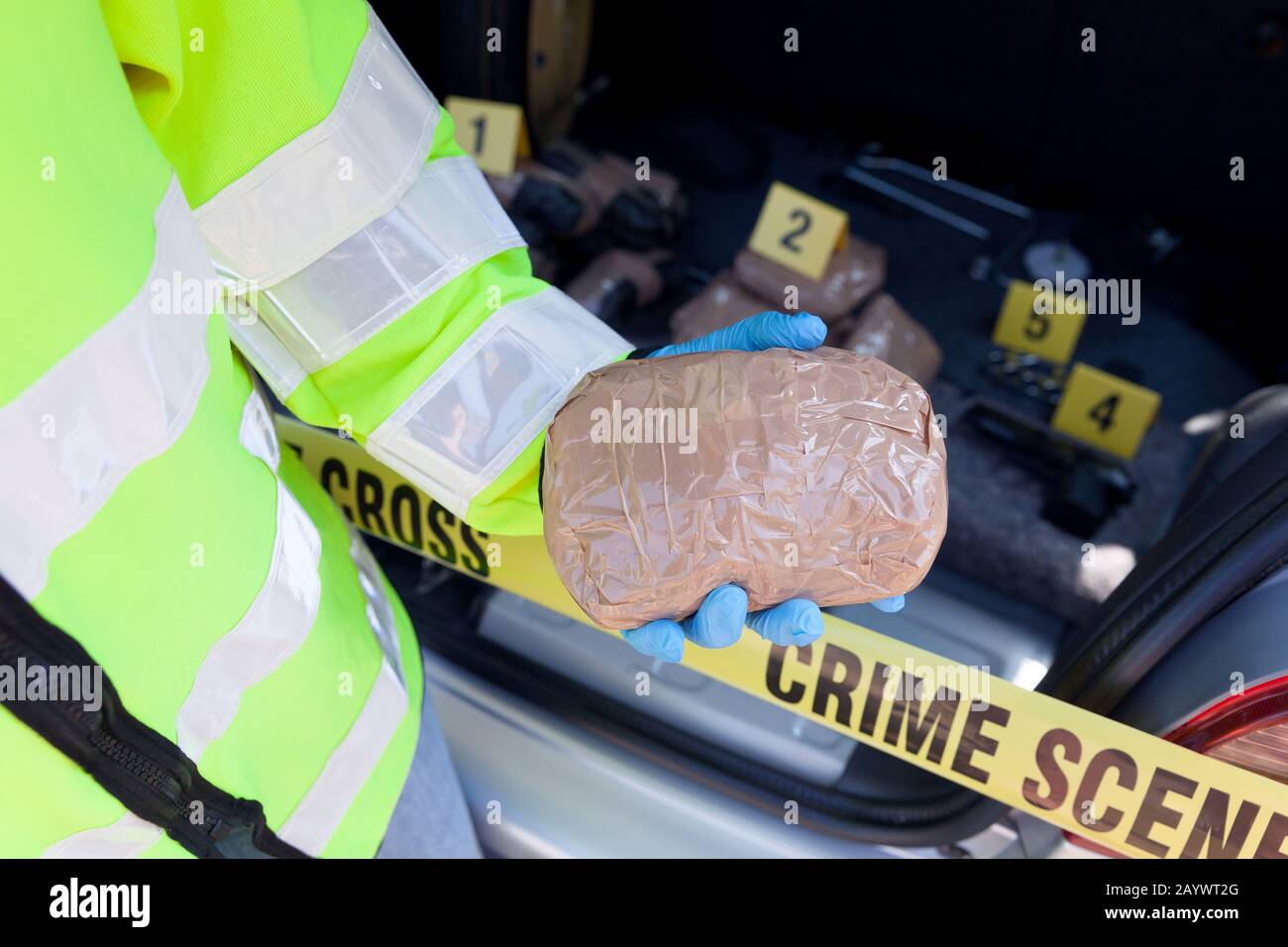 Drug smuggling packet hi-res stock photography and images - Alamy