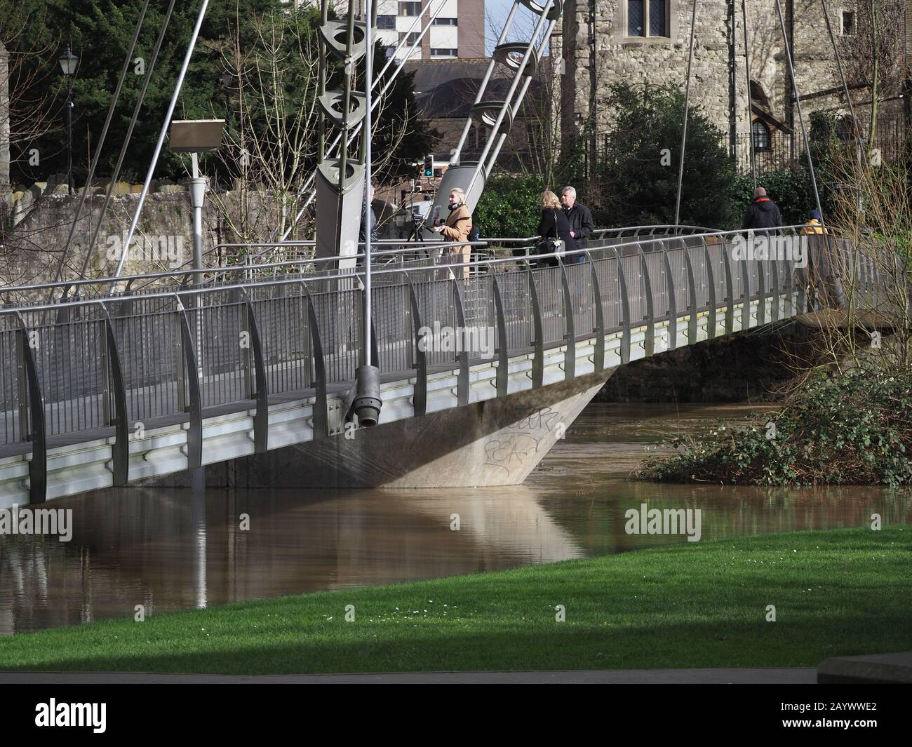 Maidstone, Kent, UK. 17th Feb, 2020. UK Weather: a high river level ...