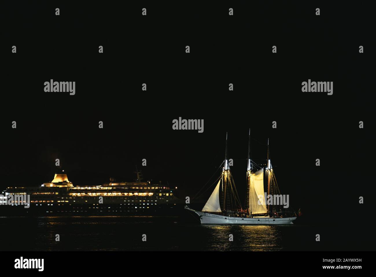 Harbor yacht rigging sails hi-res stock photography and images - Alamy