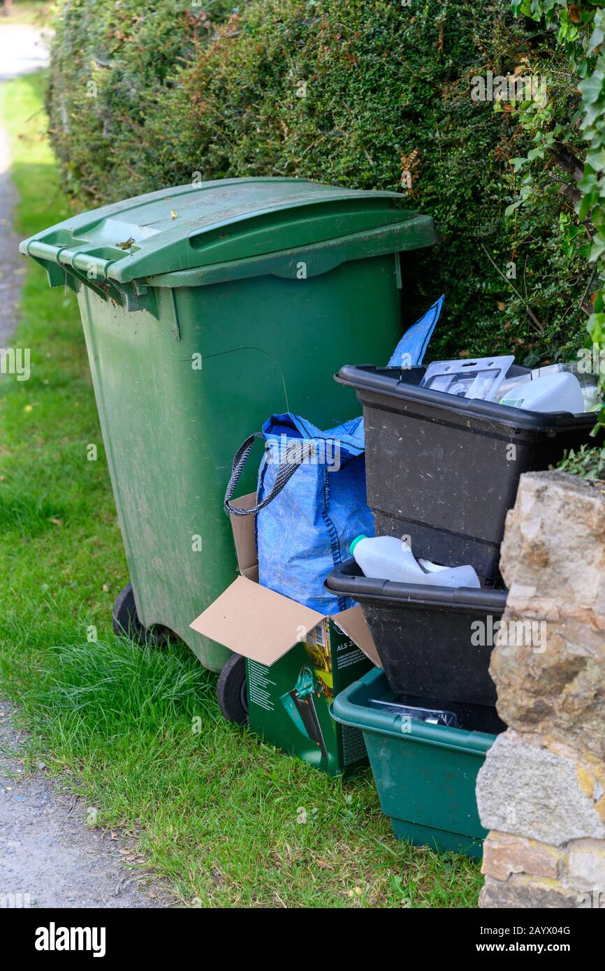 Kerbside recycling bins hi-res stock photography and images - Alamy
