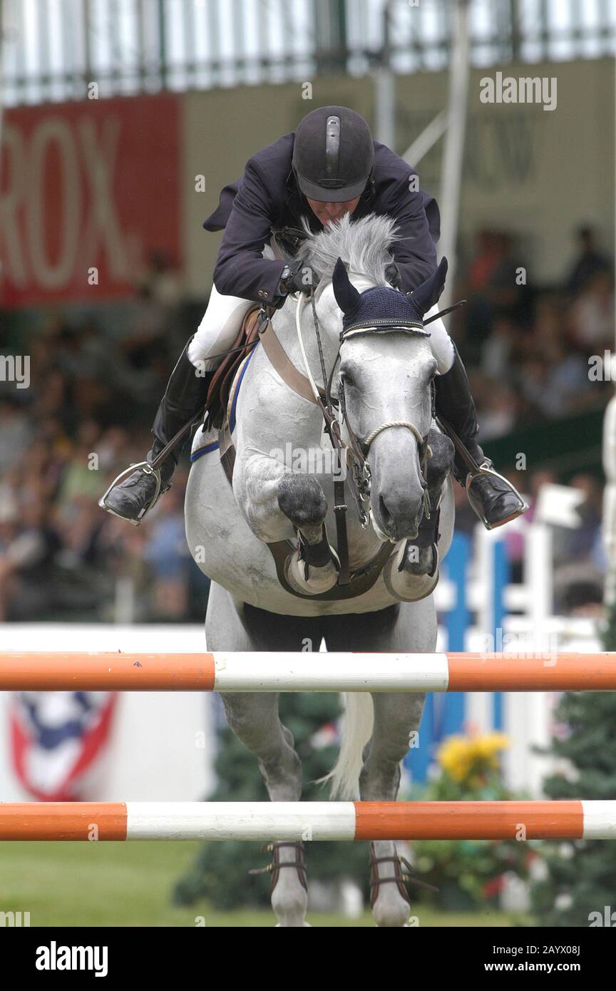 Elizabeth cone hi-res stock photography and images - Alamy