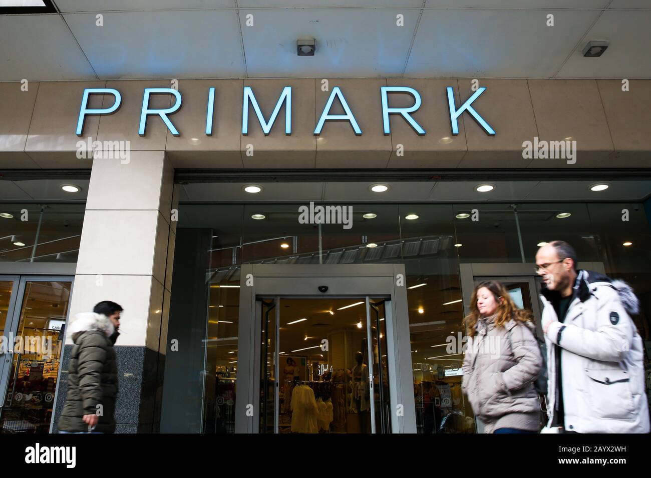 Exterior view of primark hi-res stock photography and images - Alamy