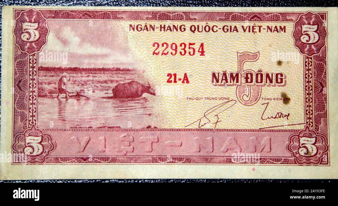 Old vietnamese dong vietnamese currency hi-res stock photography and ...