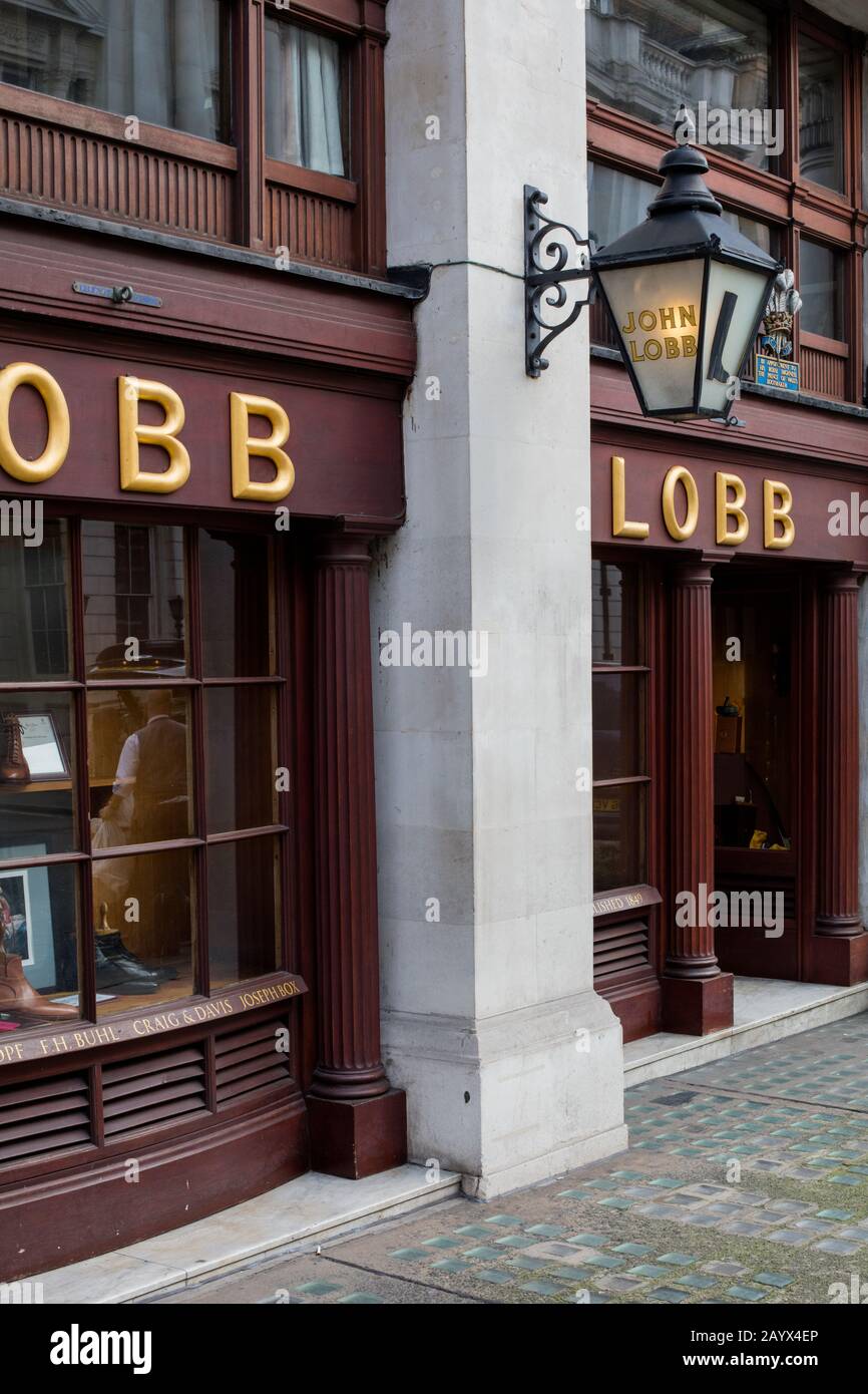 Frontage of bespoke hatters, James Lock & Co, 6 St James's St, London ...