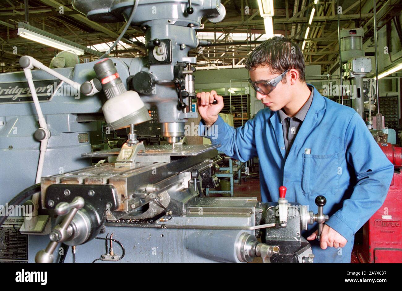 Modern apprentice using a Vertical Milling Machine Stock Photo - Alamy
