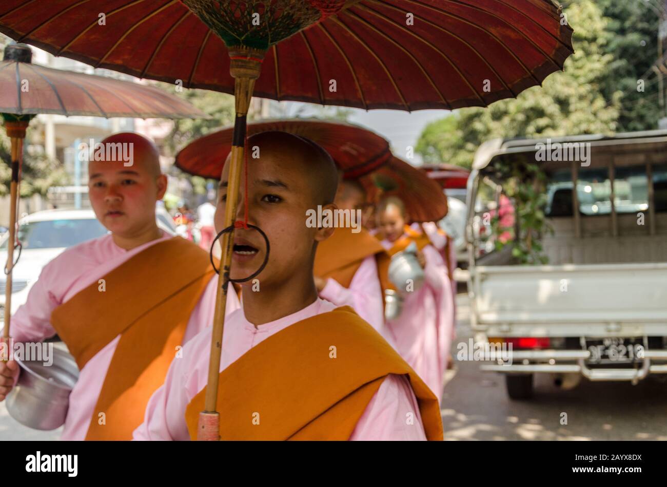 Almsgiving hi-res stock photography and images - Alamy