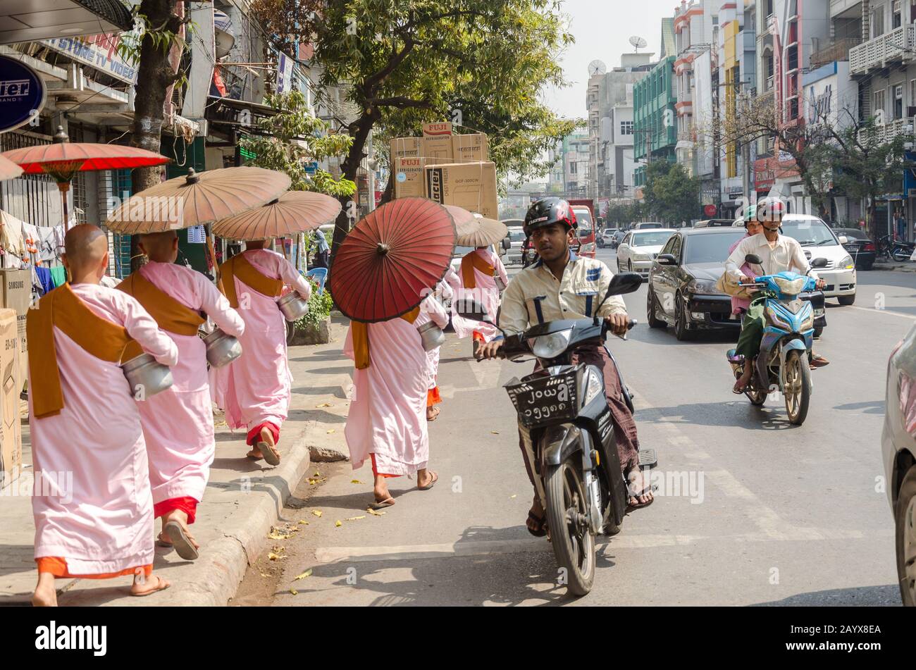 Almsgiving hi-res stock photography and images - Alamy
