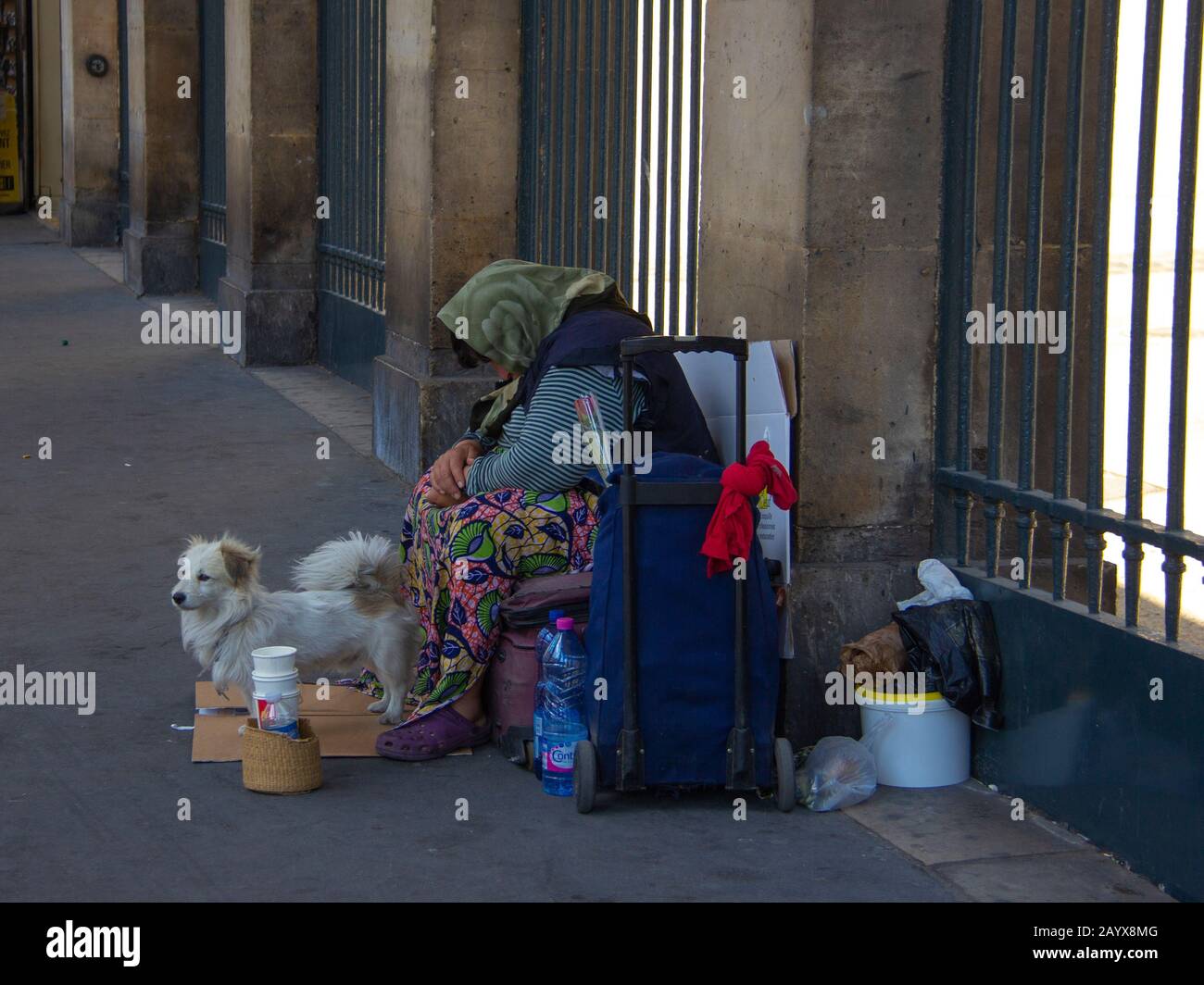 Homeless woman hi-res stock photography and images - Alamy