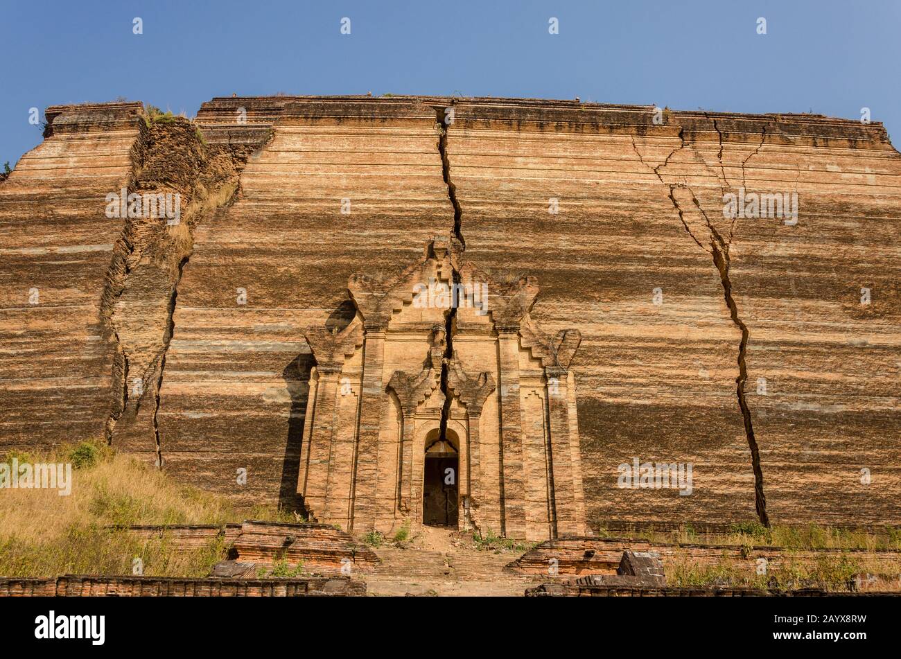 Mingun ancient city hi-res stock photography and images - Alamy