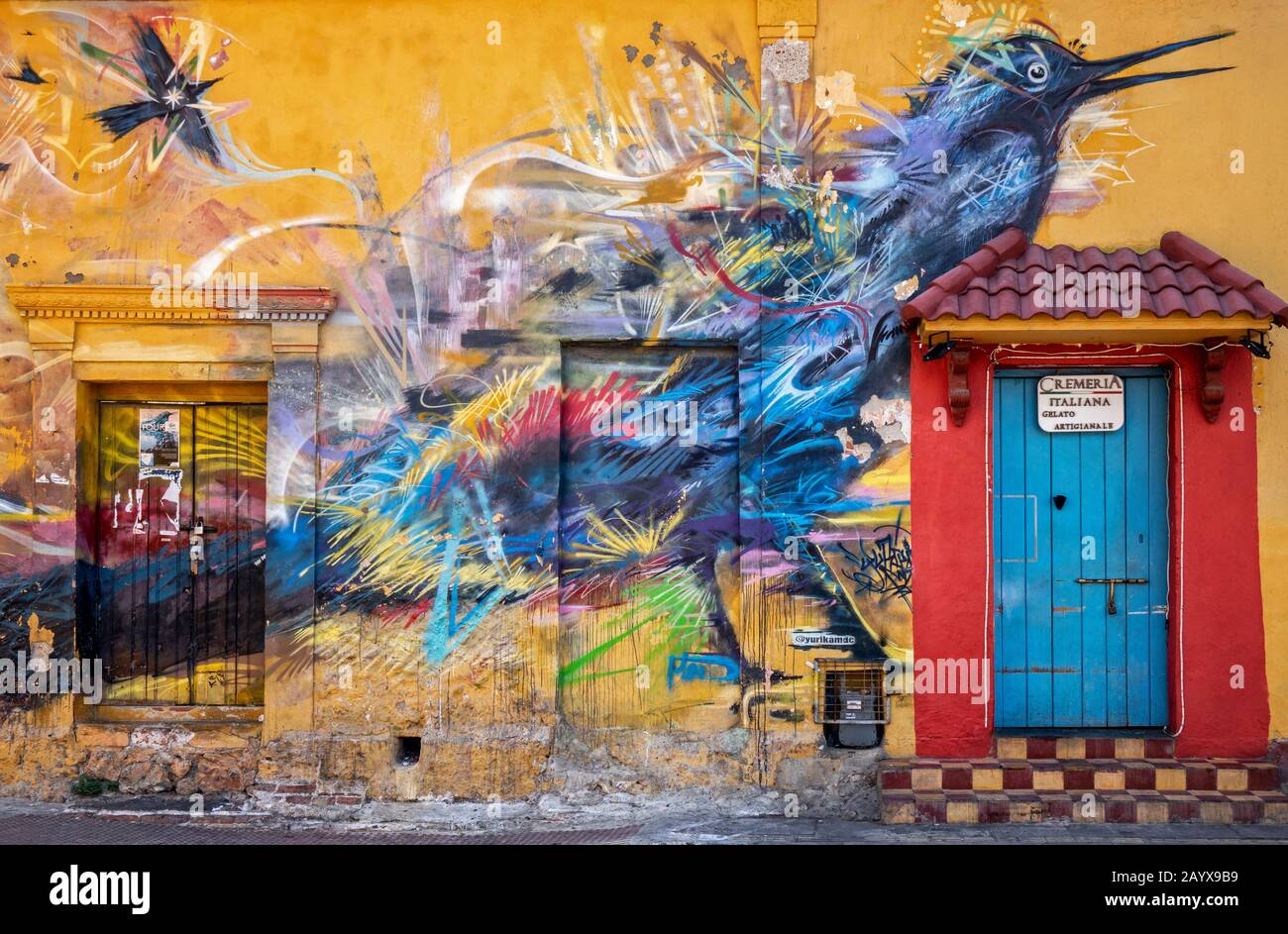 Wall Mural Bird Art High Resolution Stock Photography and Images - Alamy