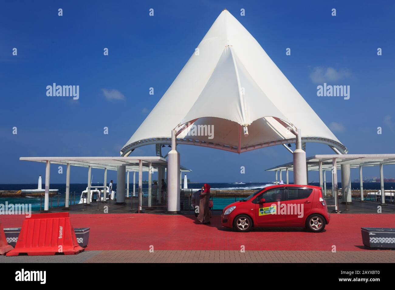 Boat Jetty of Male city and the adjacent road Stock Photo - Alamy