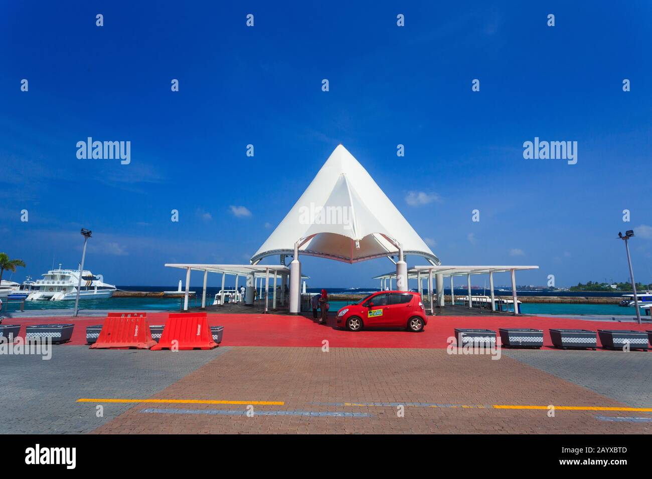 Adjacent road hi-res stock photography and images - Alamy