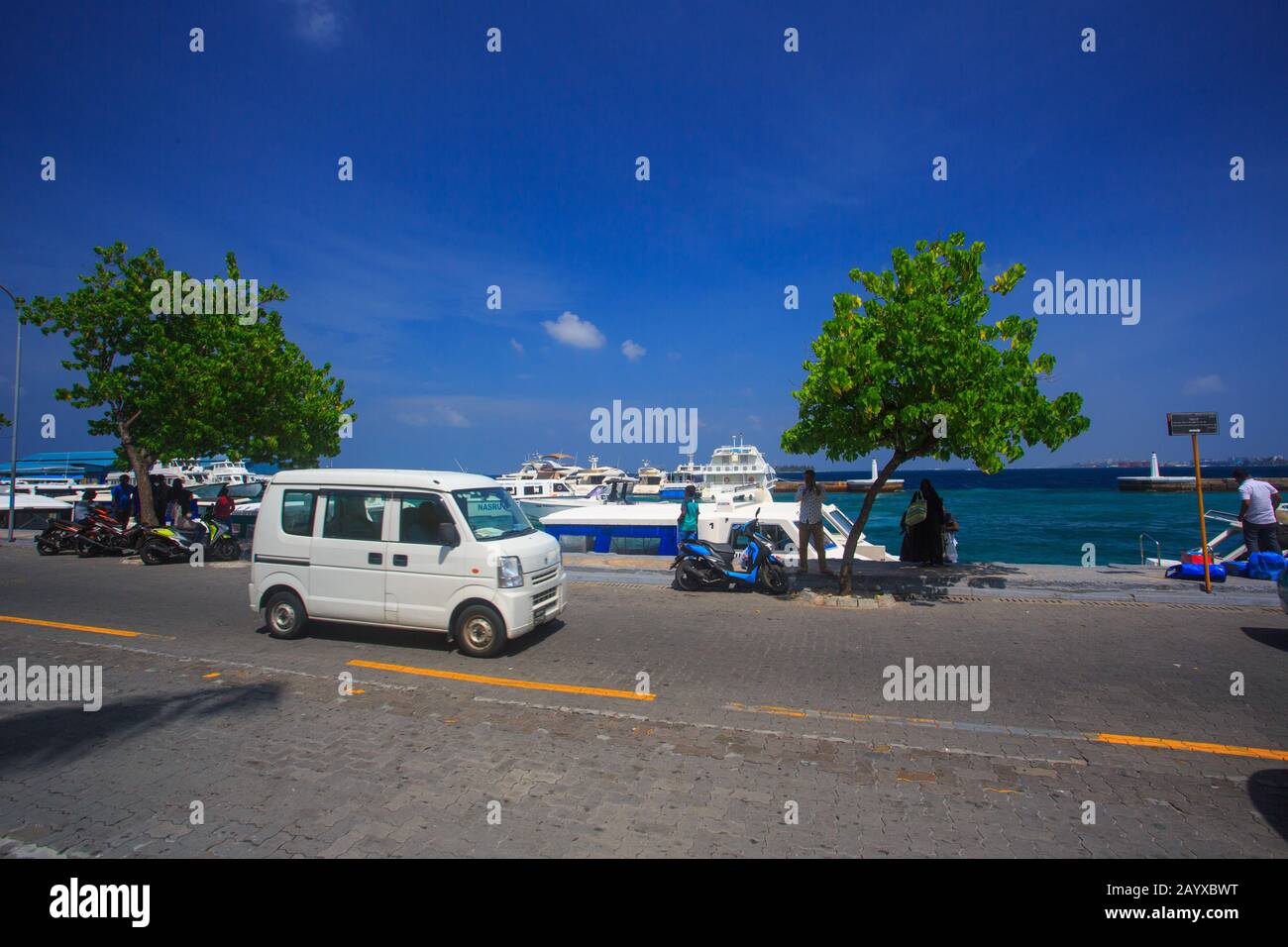 Boat Jetty of Male city and the adjacent road Stock Photo - Alamy