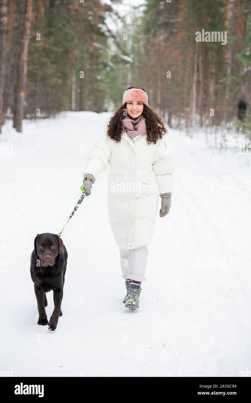 Young woman walking labrador hi-res stock photography and images - Alamy