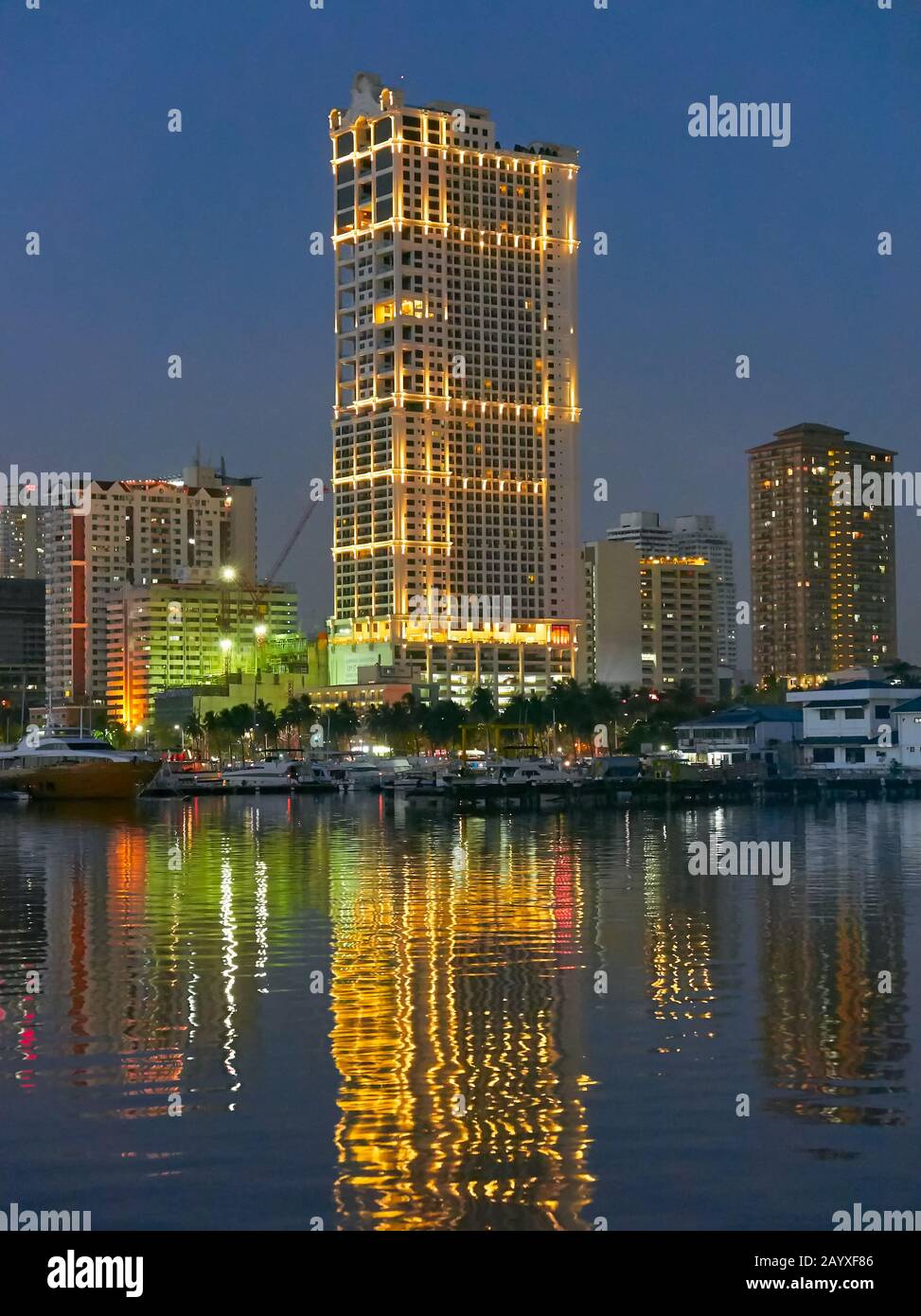 Night scenery of boats docking at Manila Bay near Manila Yacht Club ...