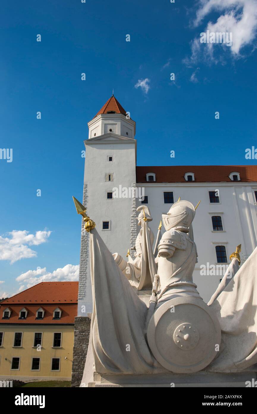 Statues on top of a gate in front of Bratislava Castle on a hill above ...