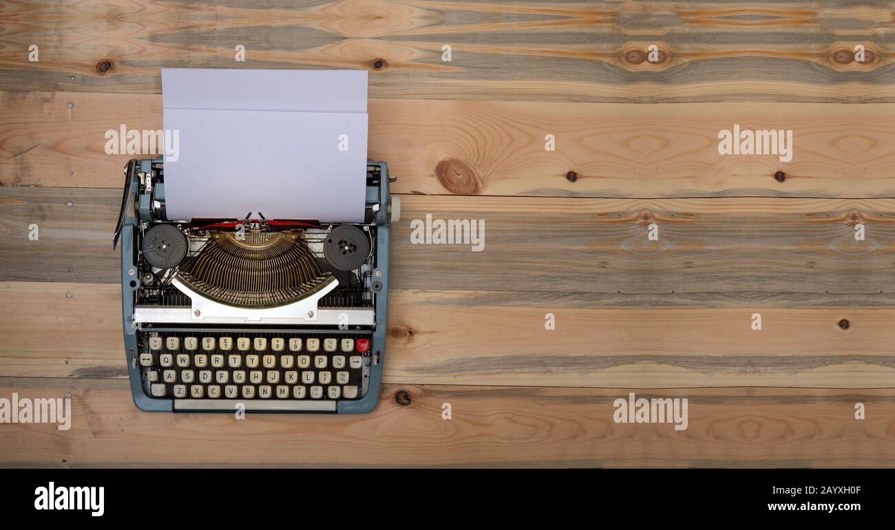Vintage typewriter with wooden banner background Stock Photo - Alamy