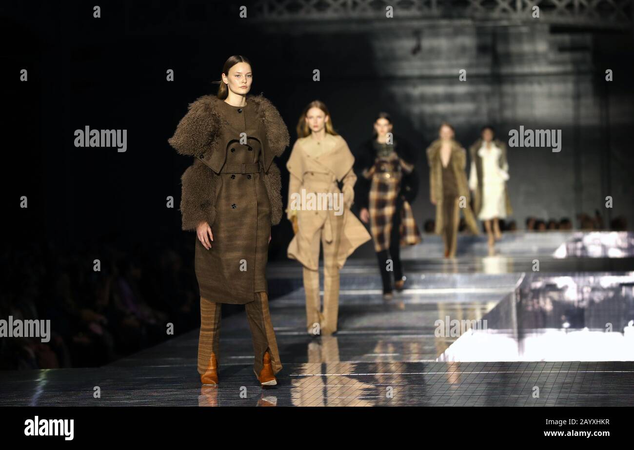 Burberry catwalk models hi-res stock photography and images - Alamy