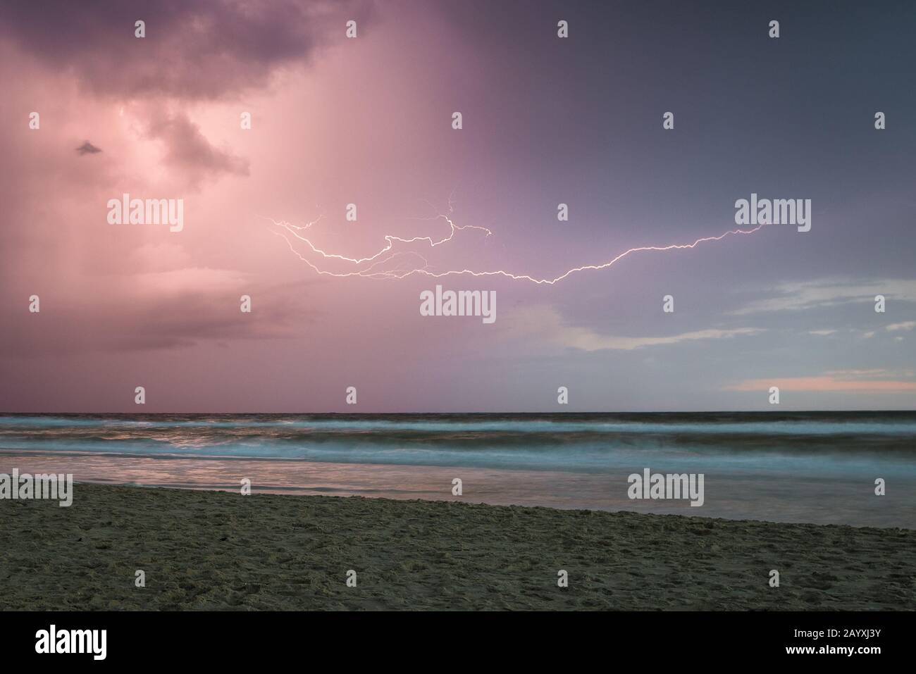 Lightning at sea hi-res stock photography and images - Alamy