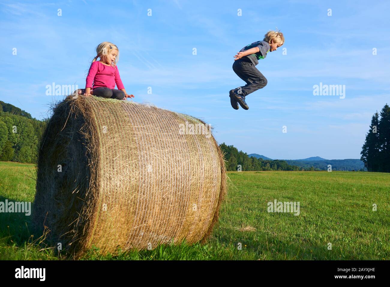 Children playing high jump hi-res stock photography and images - Alamy