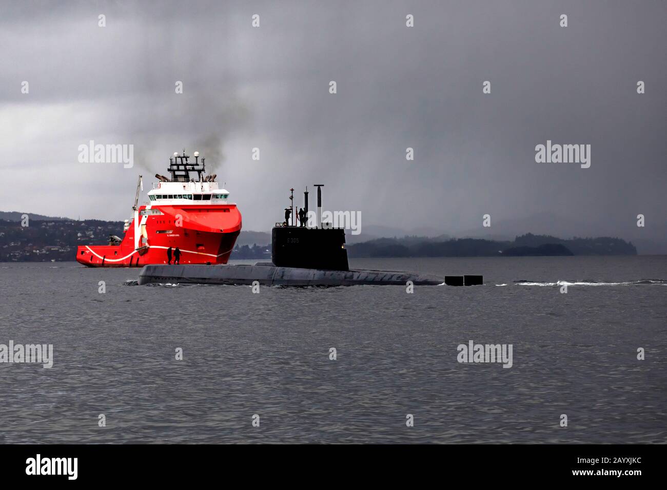 Norwegian submarine KNM Uredd S305 of the Ula class, departing from ...