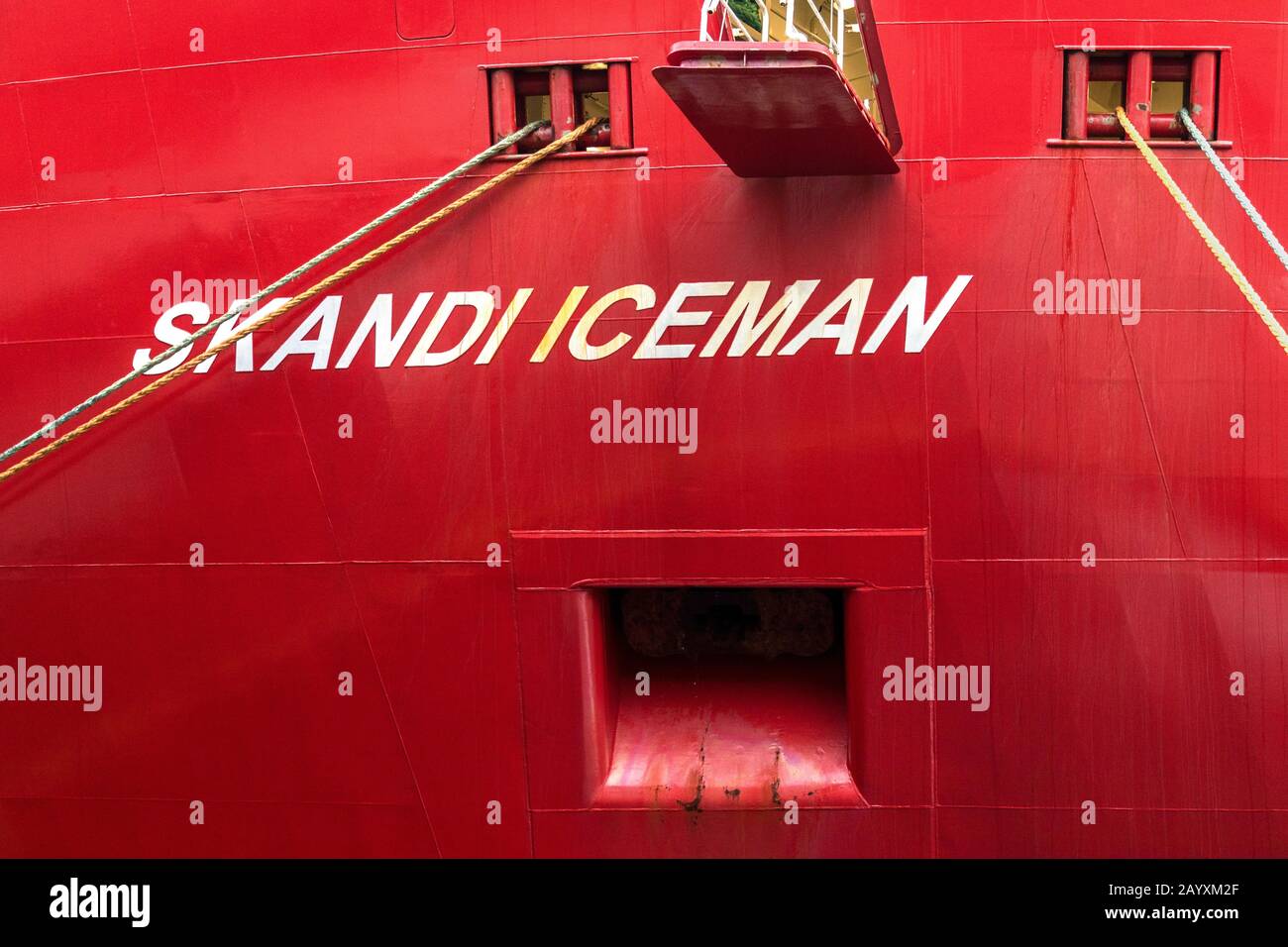 Ship hull marking hi-res stock photography and images - Alamy