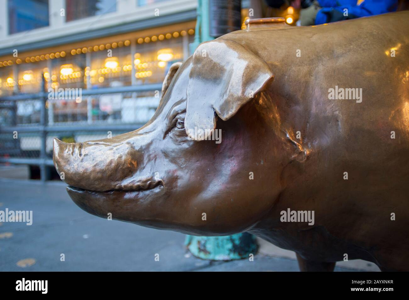 Pig Statue At Pike Place Market at Carmella Vanzant blog