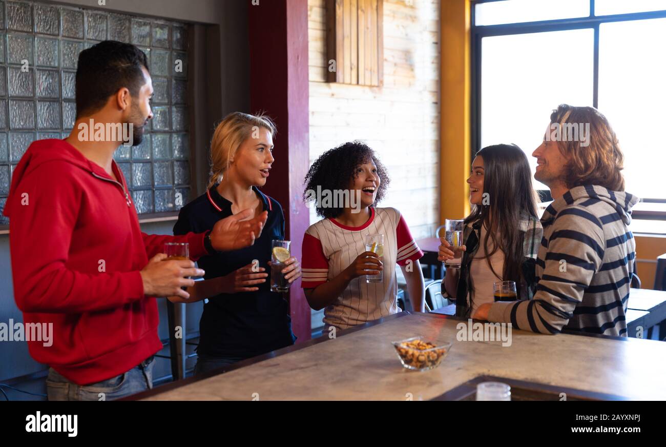 Eating and drinking out hi-res stock photography and images - Alamy