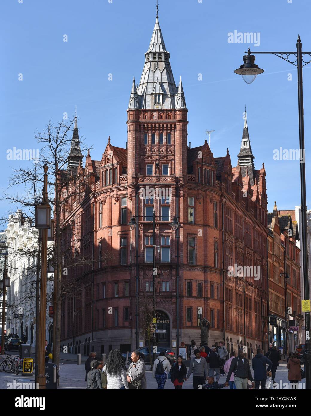 Nottingham, England 25/02/2020: Tourists shopping at the Shops on Old ...