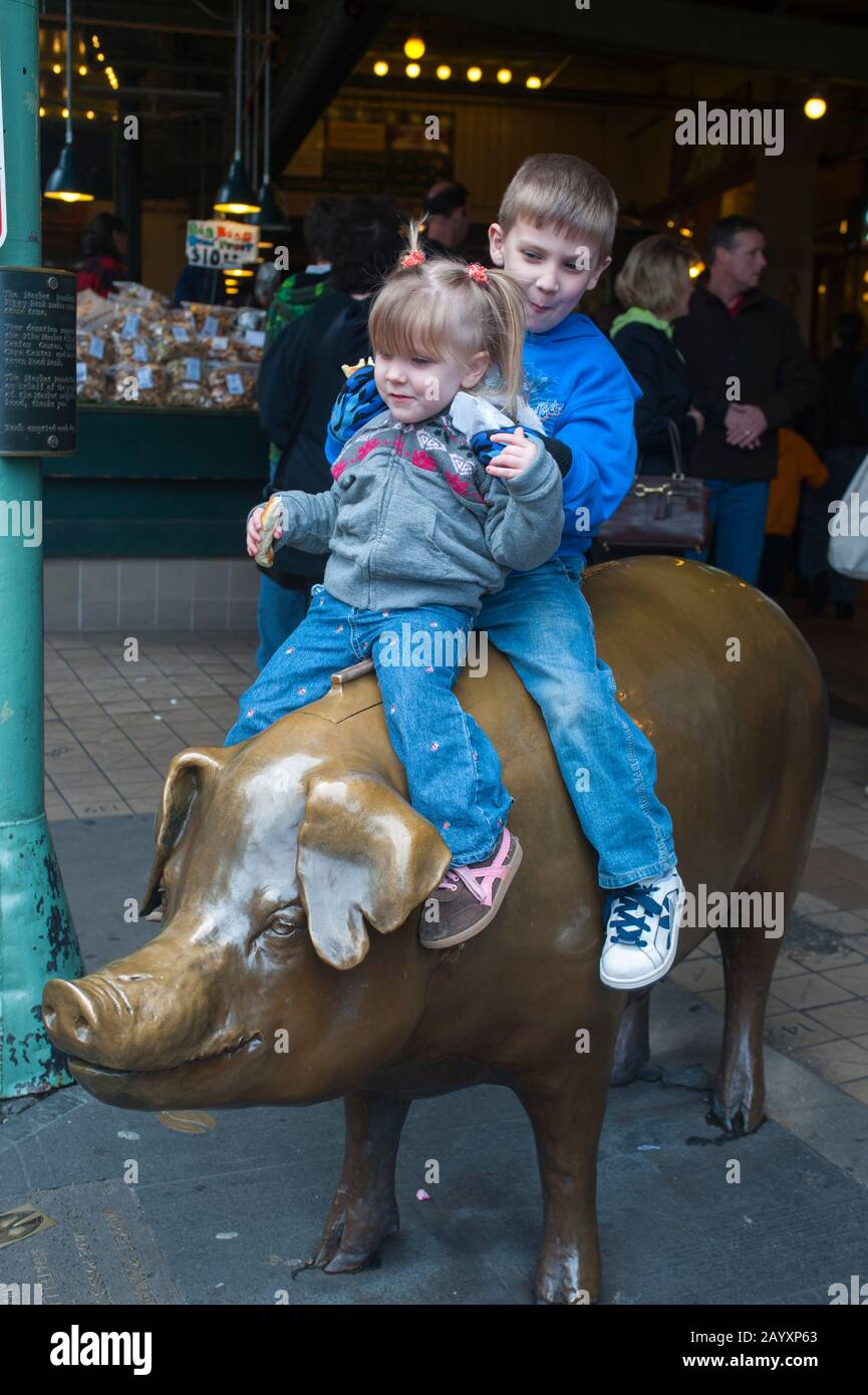 Pig Statue At Pike Place Market at Carmella Vanzant blog